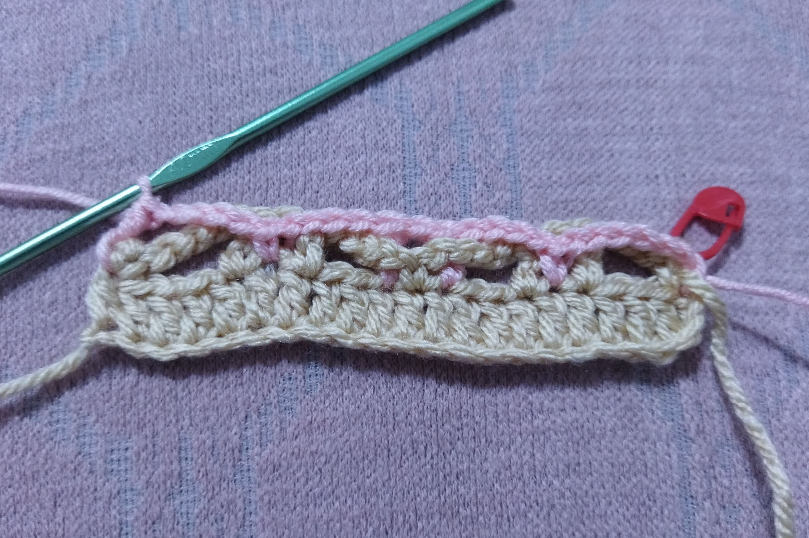 Easy and beautiful crochet stitch for beginners - Hand Crafts Ideas