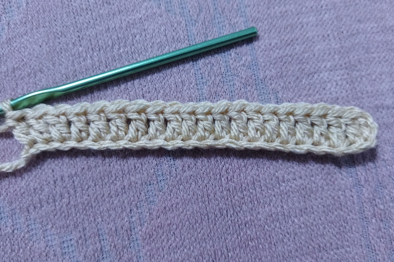 Easy and beautiful crochet stitch for beginners - Hand Crafts Ideas